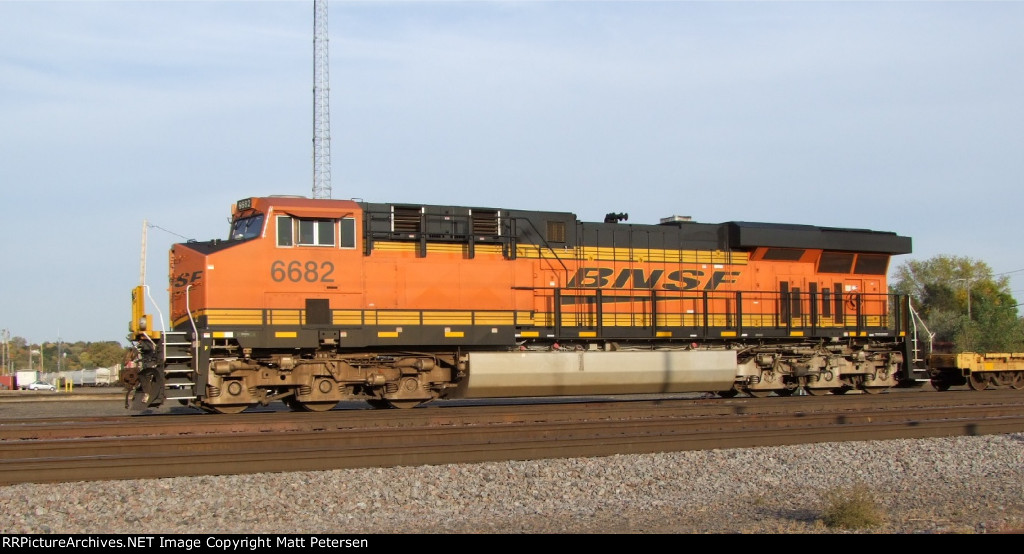 BNSF 6682